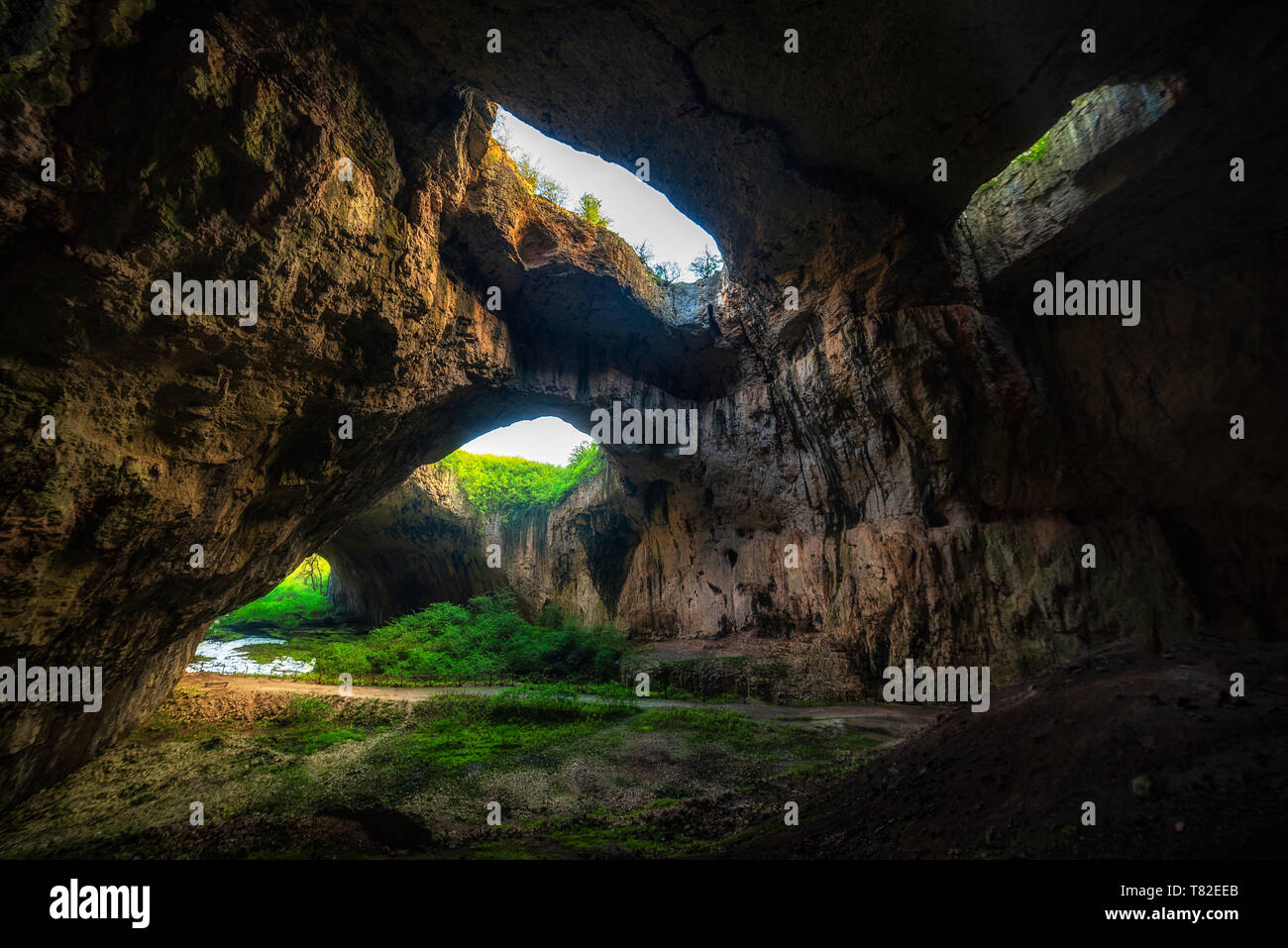Entry cave hi-res stock photography and images - Alamy
