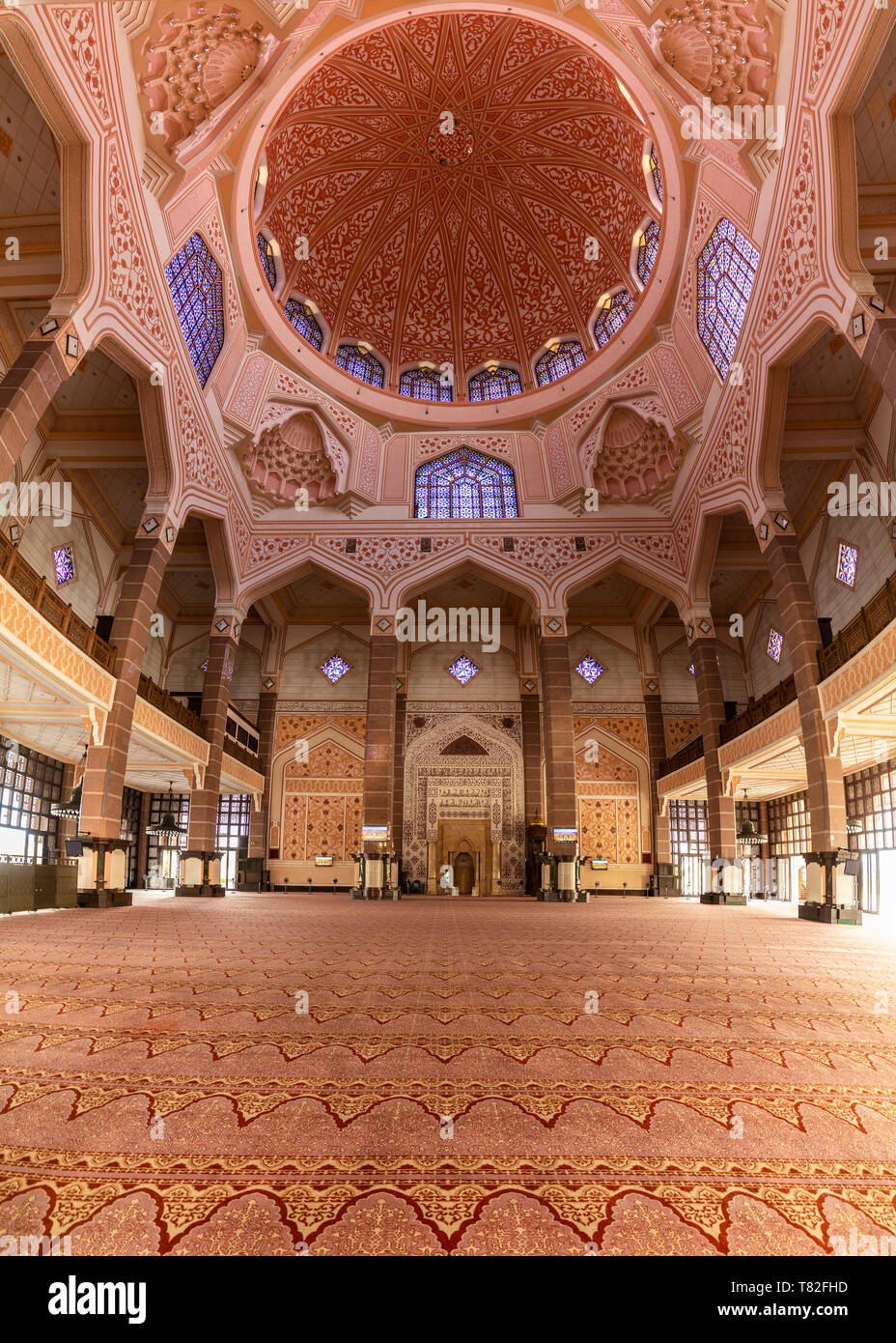 Kuala Lumpur/Malaysia: 22 April 2019: inside the Putra MosquePutra ...