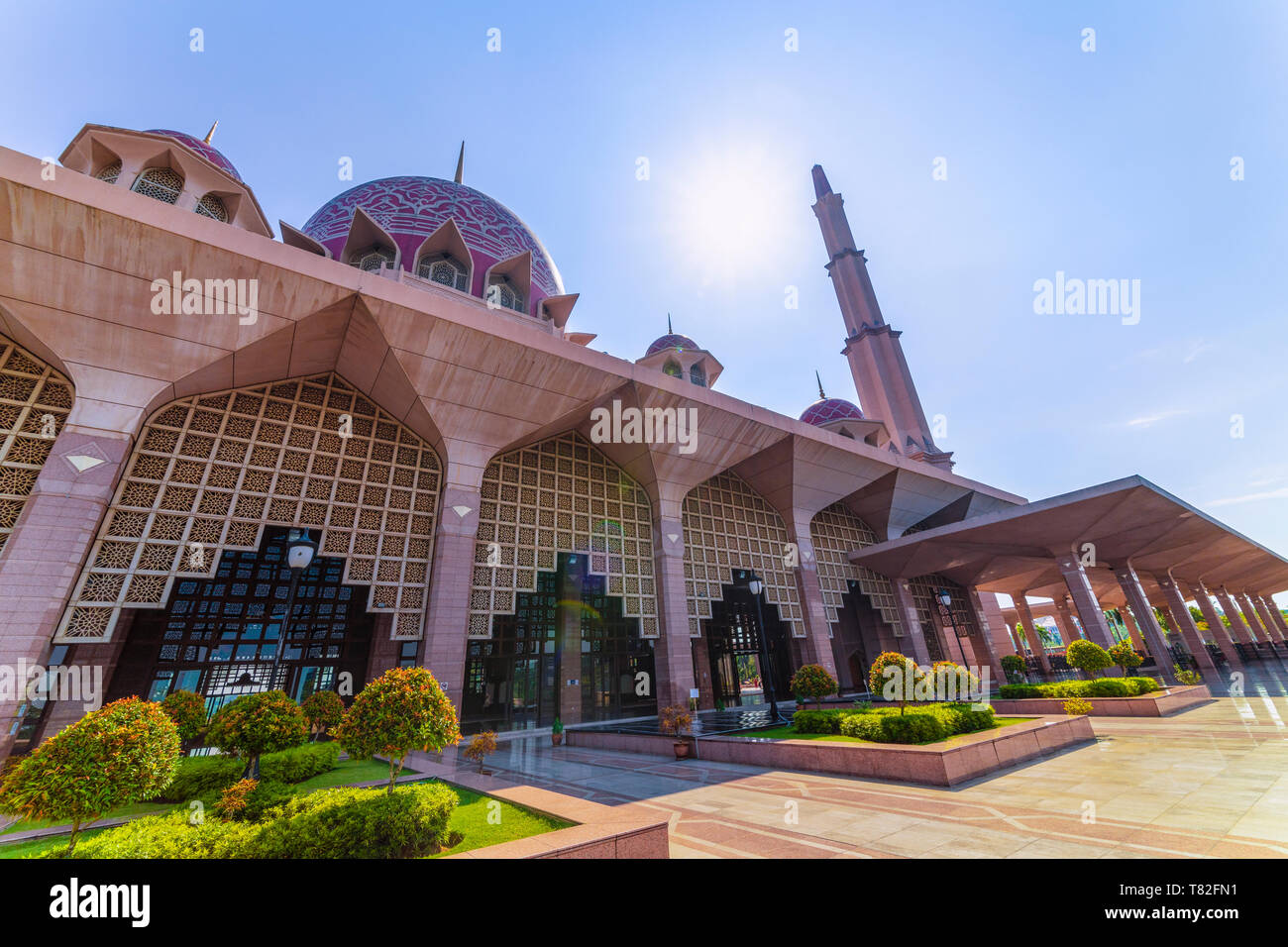 Kuala Lumpur/Malaysia: 22 April 2019: beautiful dome lid pink Masjid ...