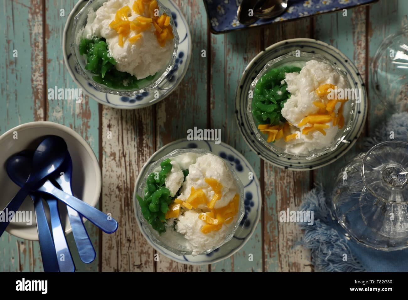 Es Puter Solo. Traditional Javanese coconut ice cream sundae with ...