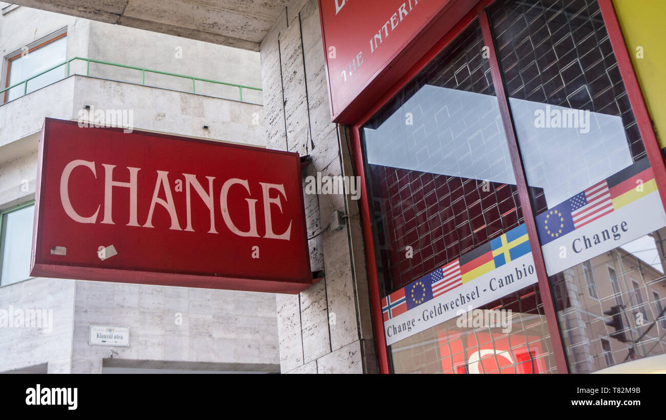 Exchange counter hi-res stock photography and images - Alamy