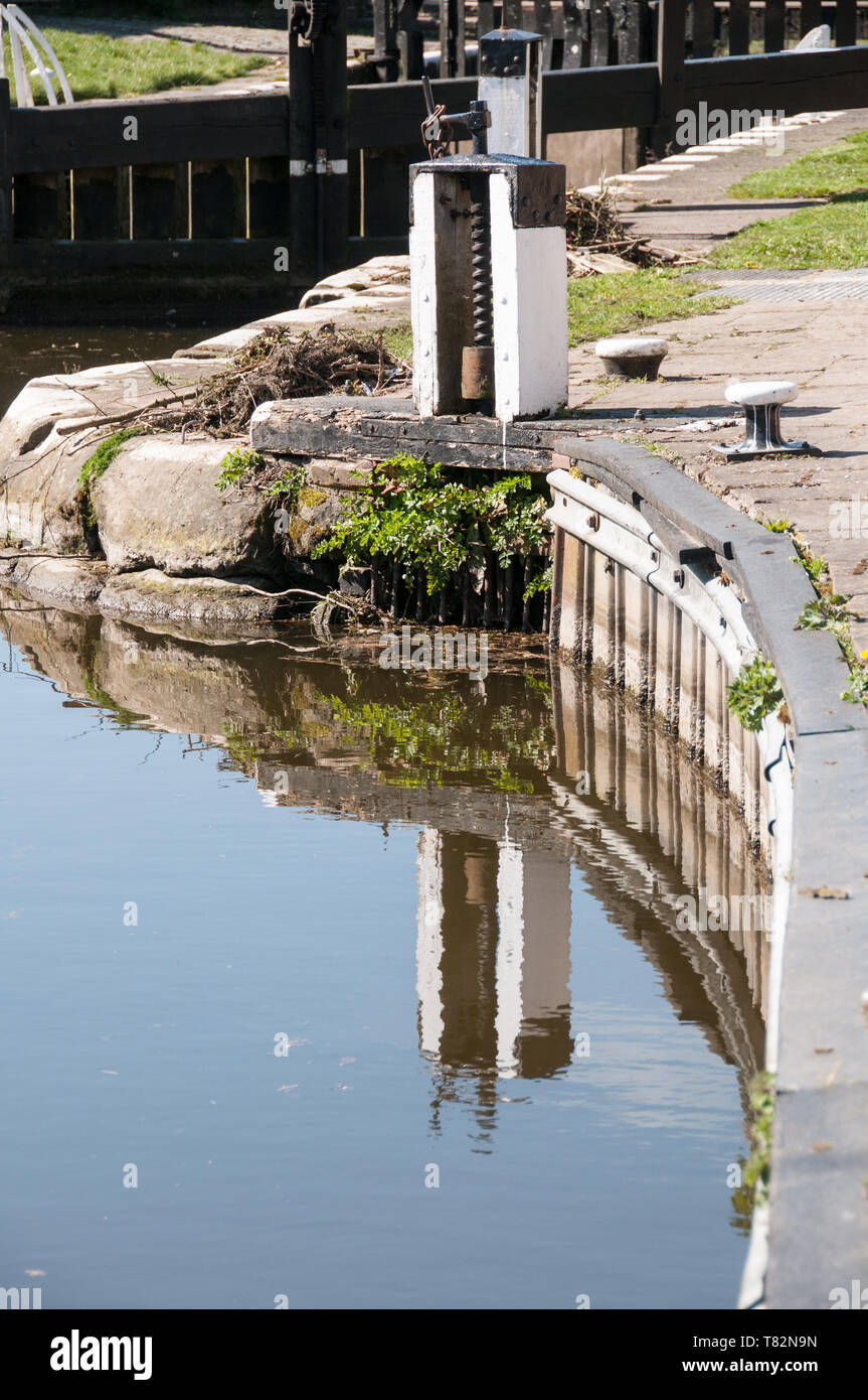 Interlocking sheet steel piling hi-res stock photography and images - Alamy