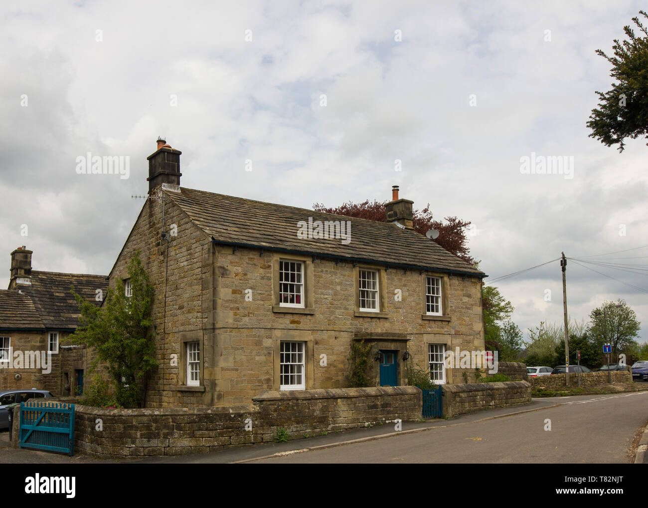 Cottage in Beeley village Derbyshire, Peak District UK Stock Photo - Alamy