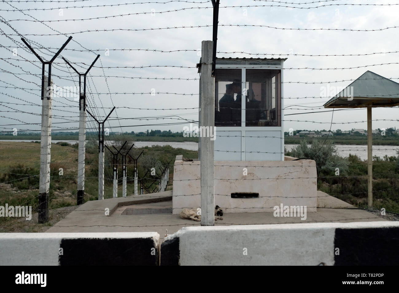 Afghanistan uzbekistan bridge hi-res stock photography and images - Alamy