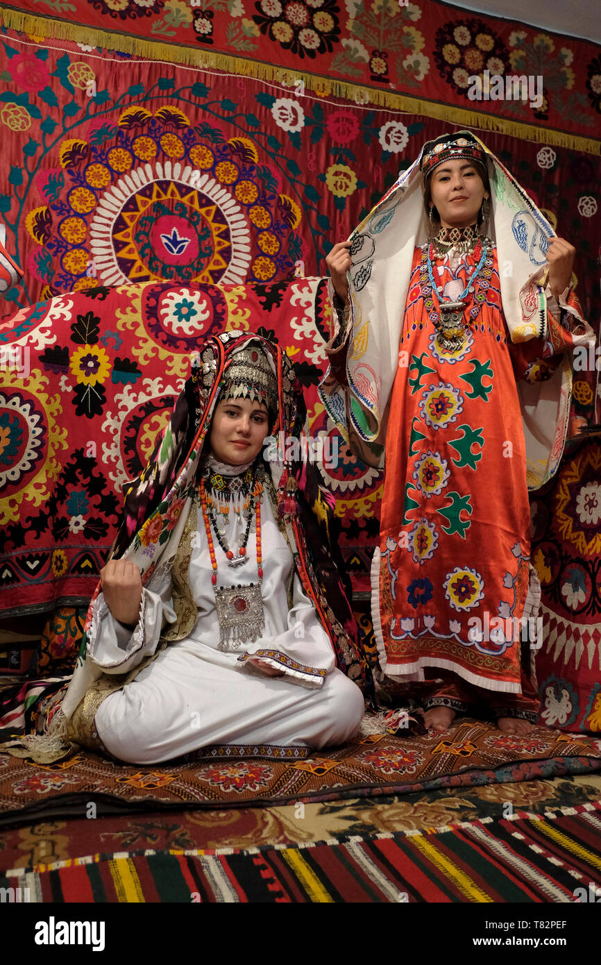 Uzbekistan women in traditional dress hi-res stock photography and ...