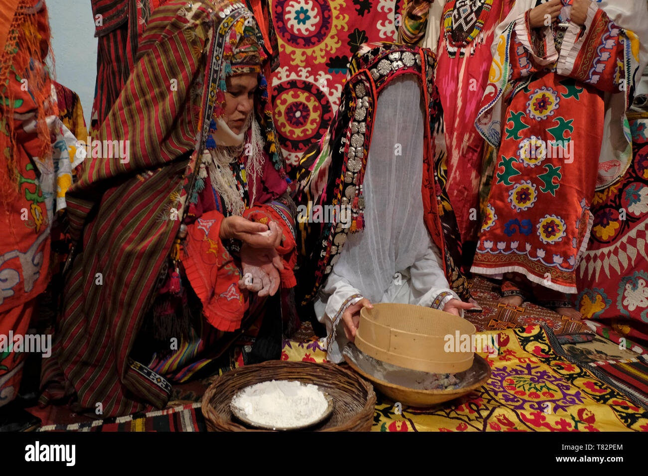 Asian bride wearing veil hi-res stock photography and images - Alamy