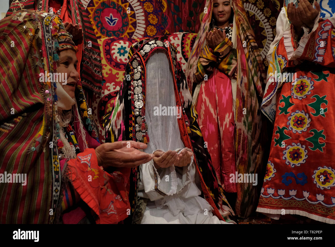 Gauzy cloth hi-res stock photography and images - Alamy