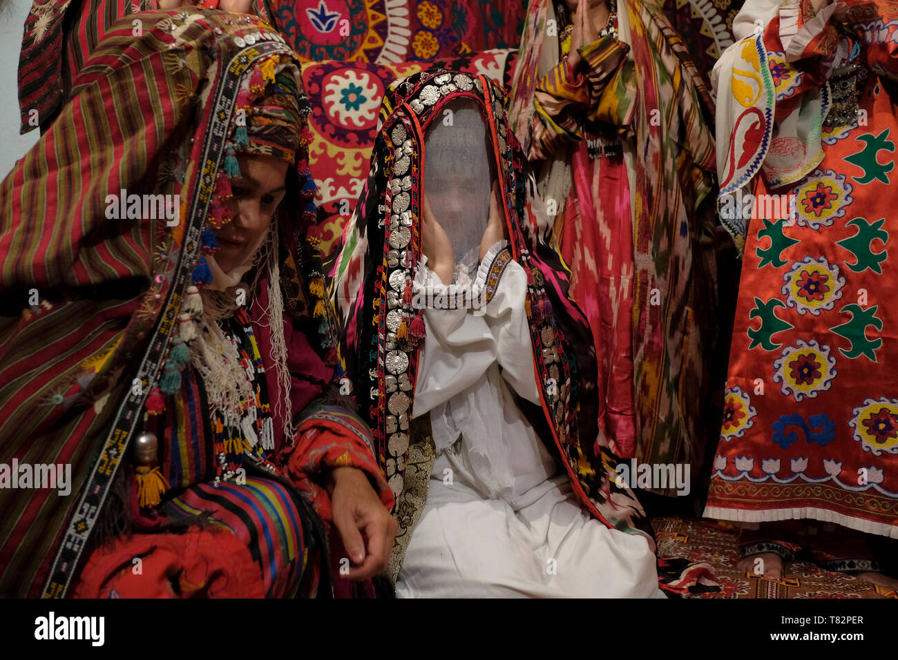 Gauzy cloth hi-res stock photography and images - Alamy