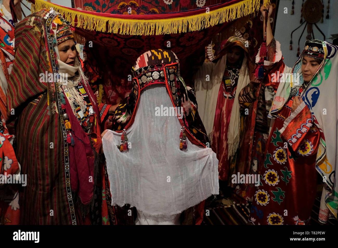 Gauzy cloth hi-res stock photography and images - Alamy