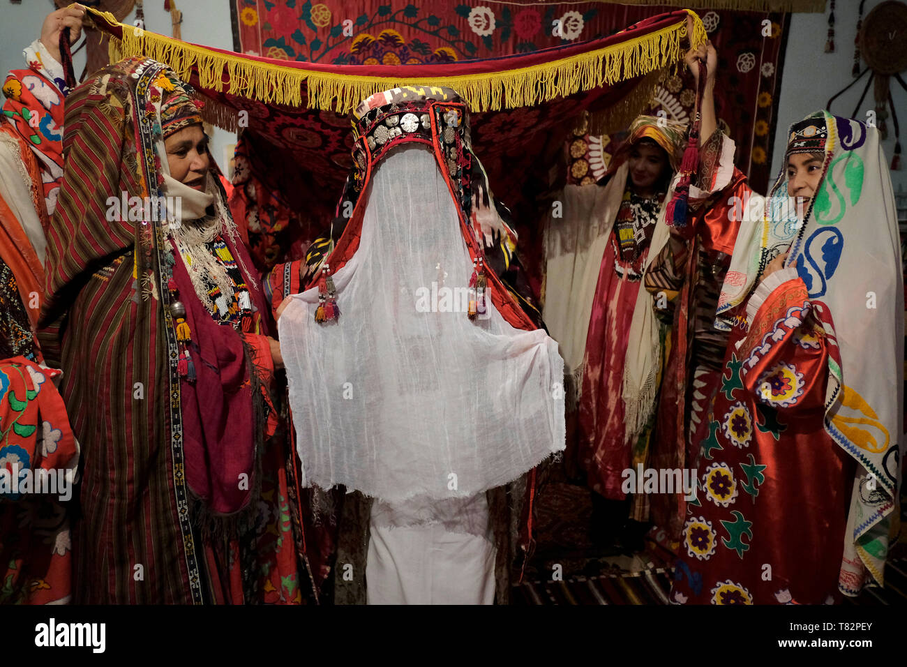 Gauzy cloth hi-res stock photography and images - Alamy