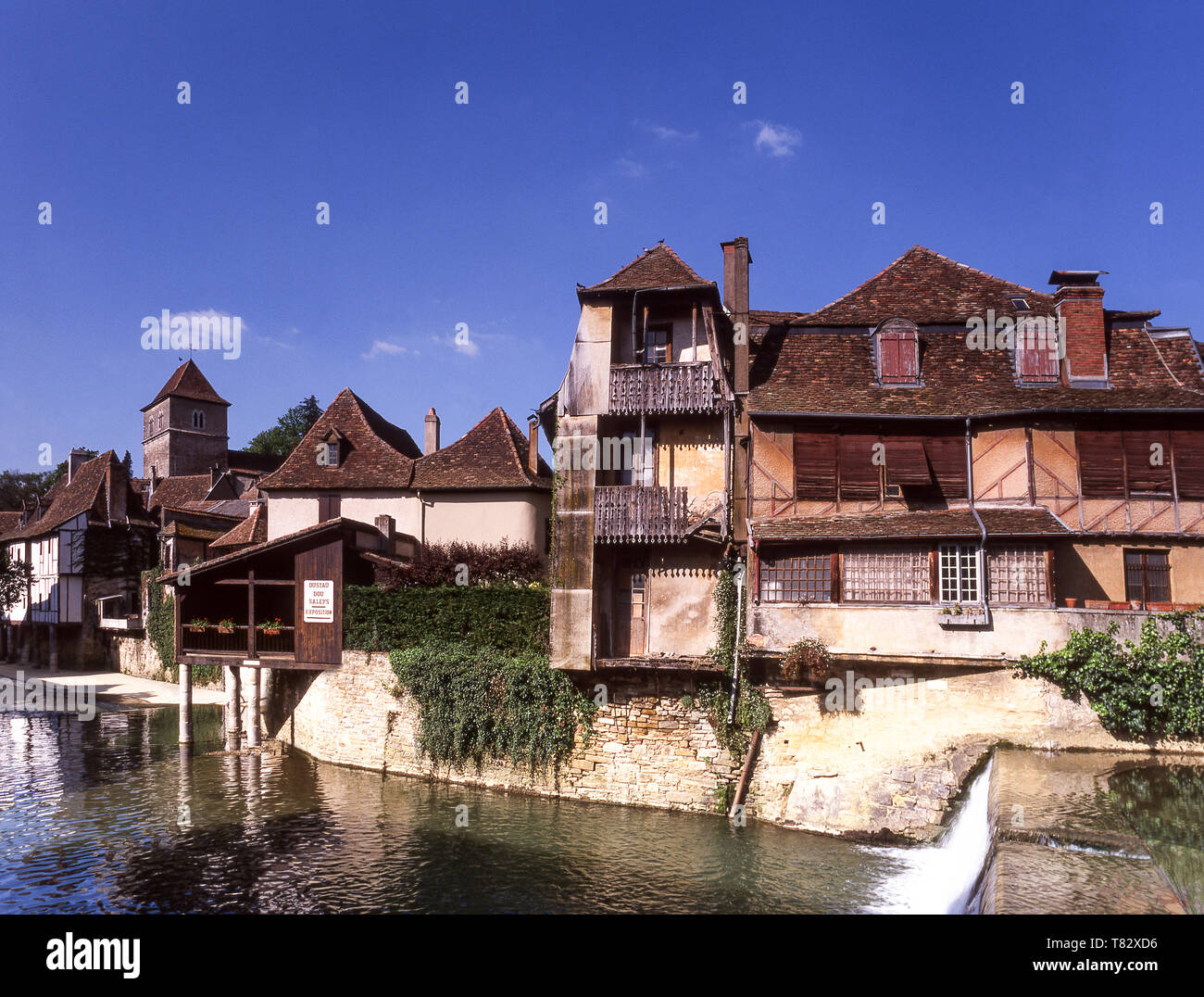 Salies de bearn with 17th century buildings hi-res stock photography ...