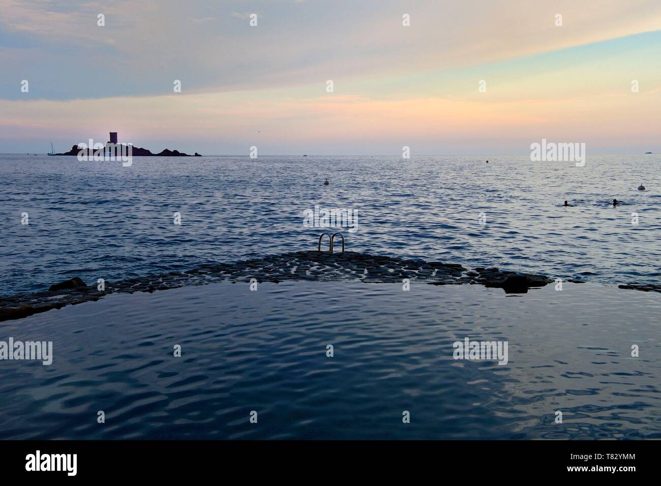 îles rouges hi-res stock photography and images - Alamy
