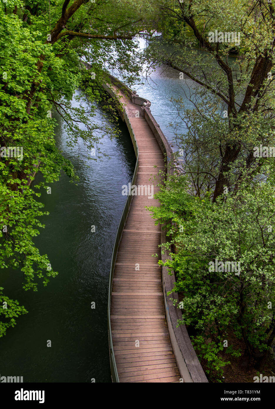 rounded bridge over river Isar in Munich, safe path over water Stock ...