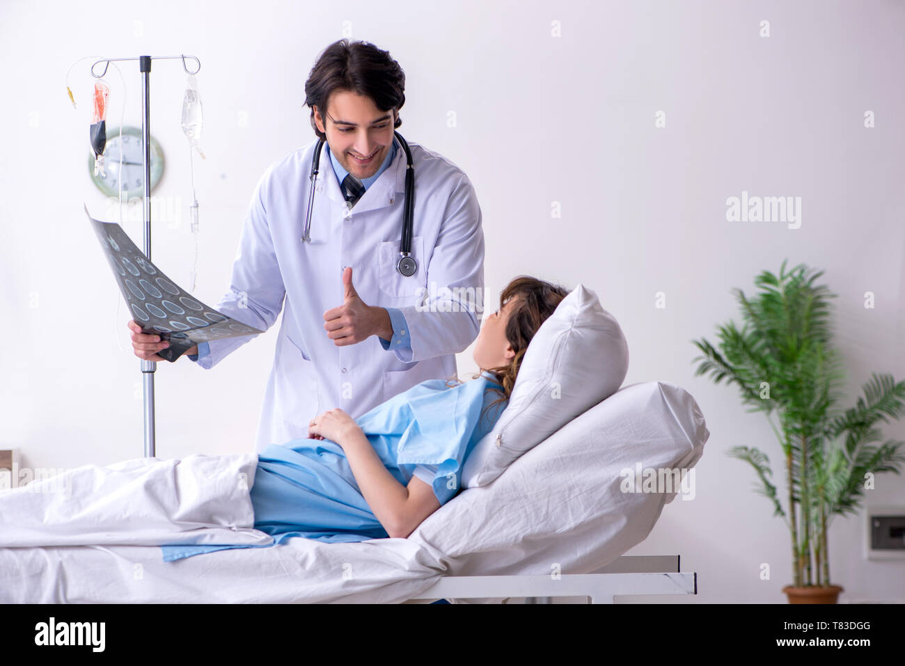 Doctor examining xray in ward hi-res stock photography and images - Alamy