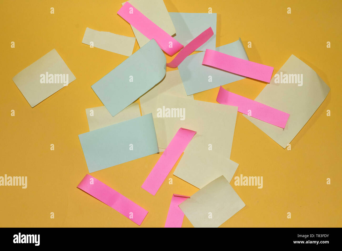 Blank sticky notes with different sizes and color rondomly placed on an ...