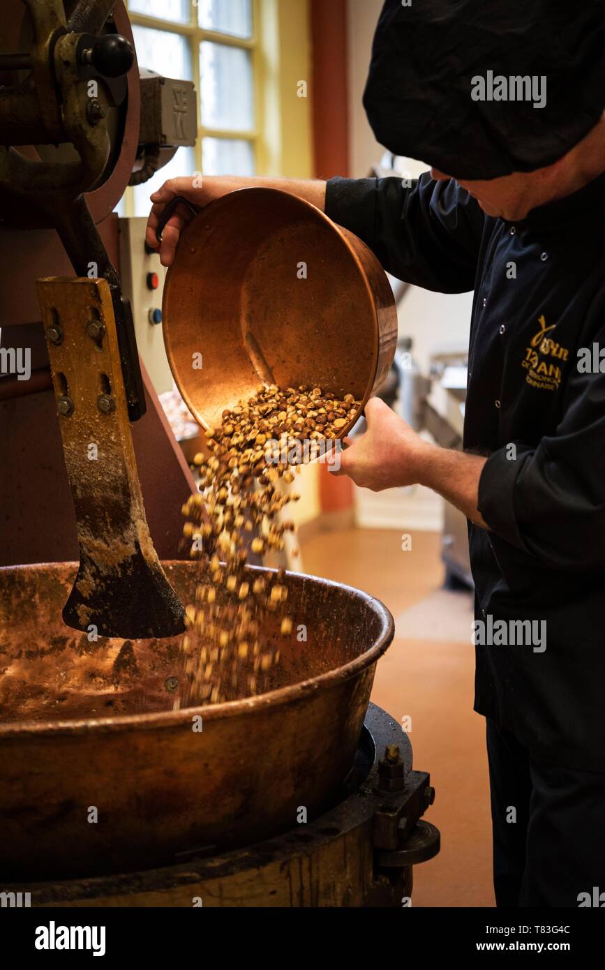 France, Rhone, Lyon, chocolate factory Voisin, praline production Stock ...