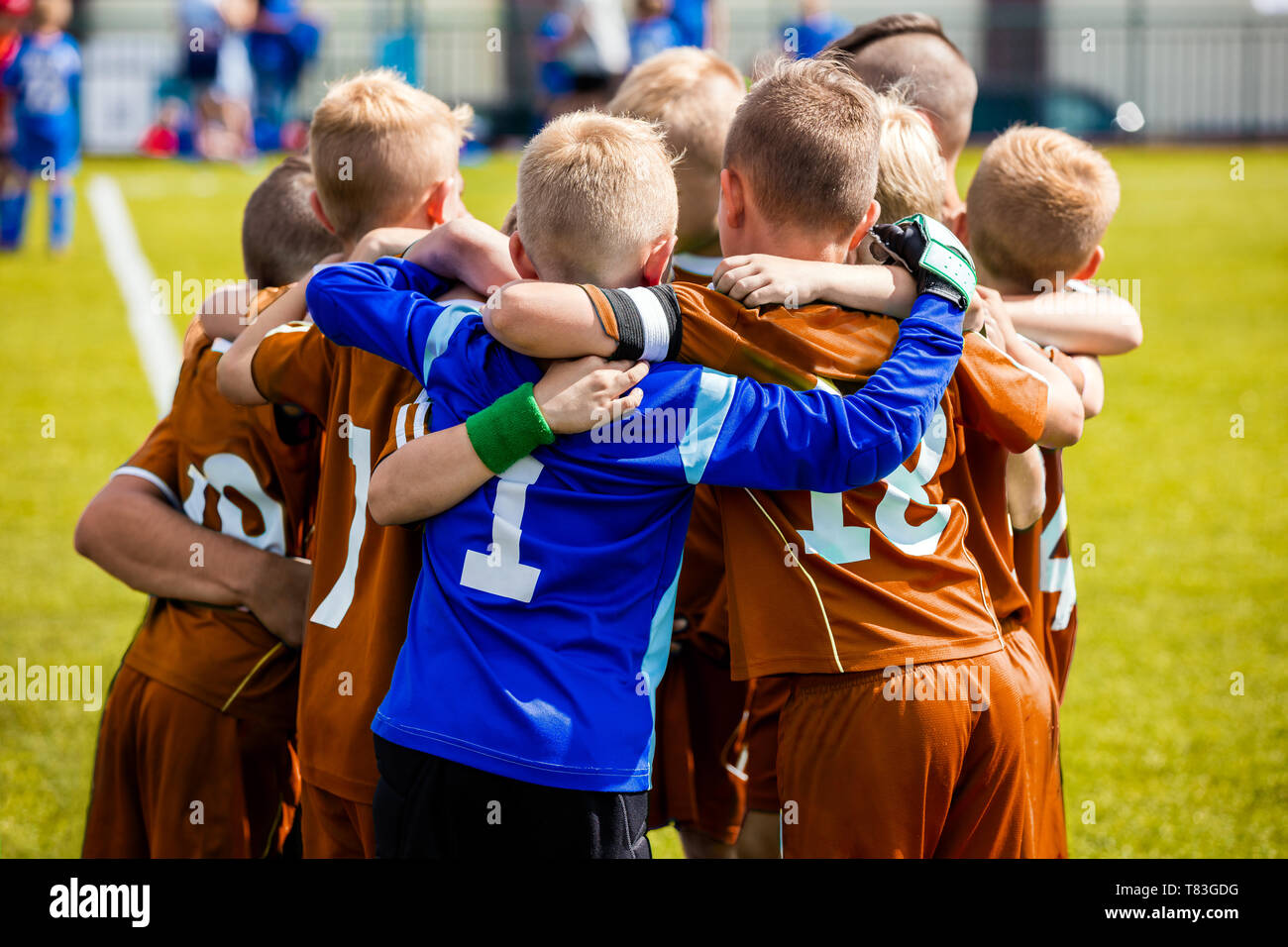 Junior football team meeting hi-res stock photography and images - Alamy