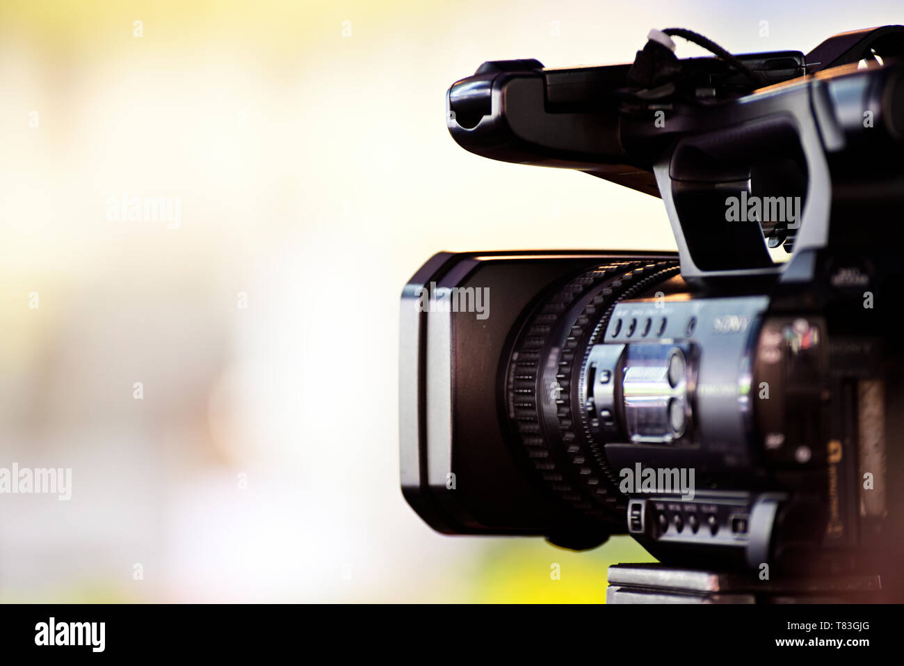 Black television journalist hi-res stock photography and images - Alamy