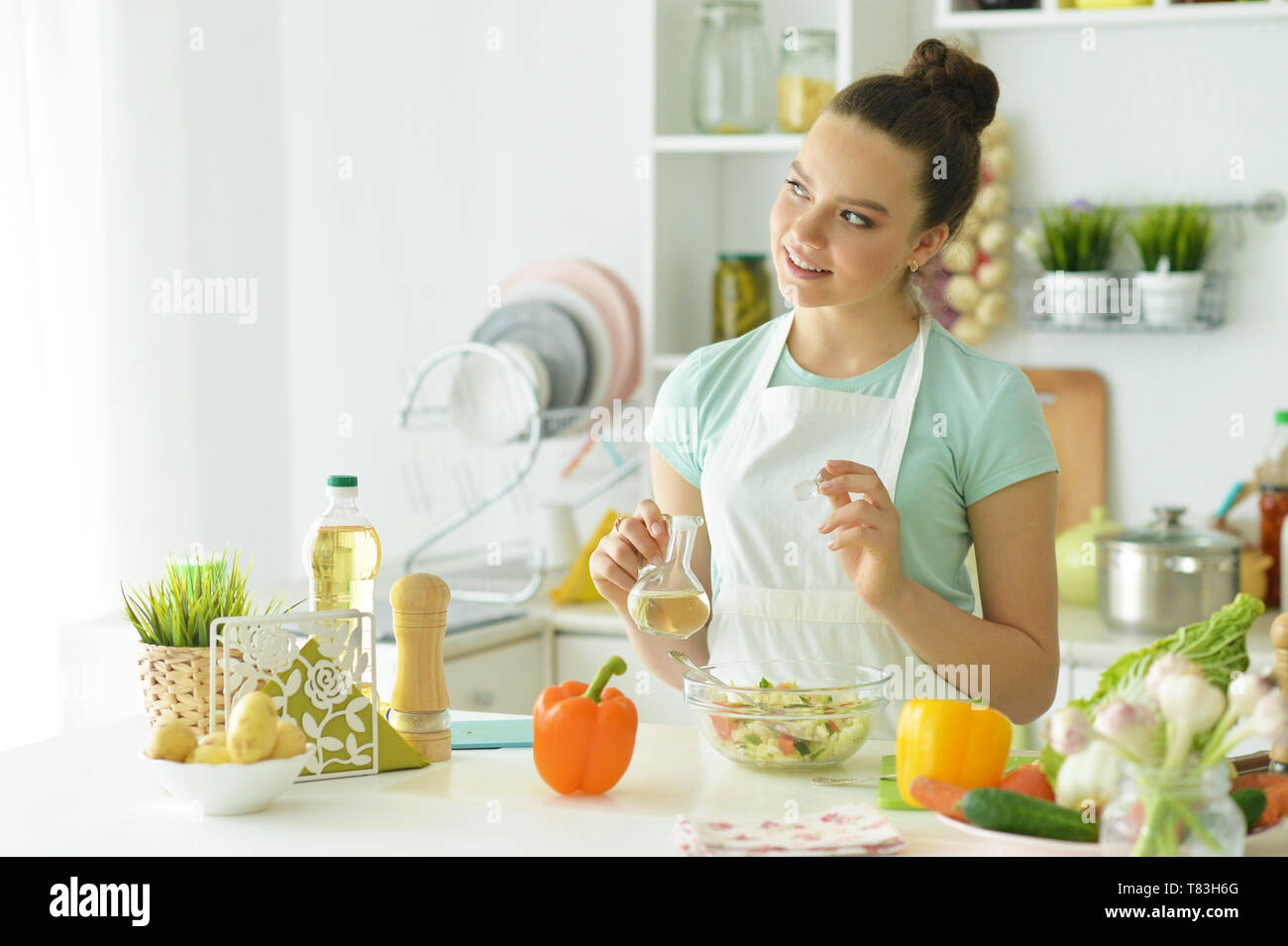 Portrait of girl in the kitchen cook Stock Photo - Alamy