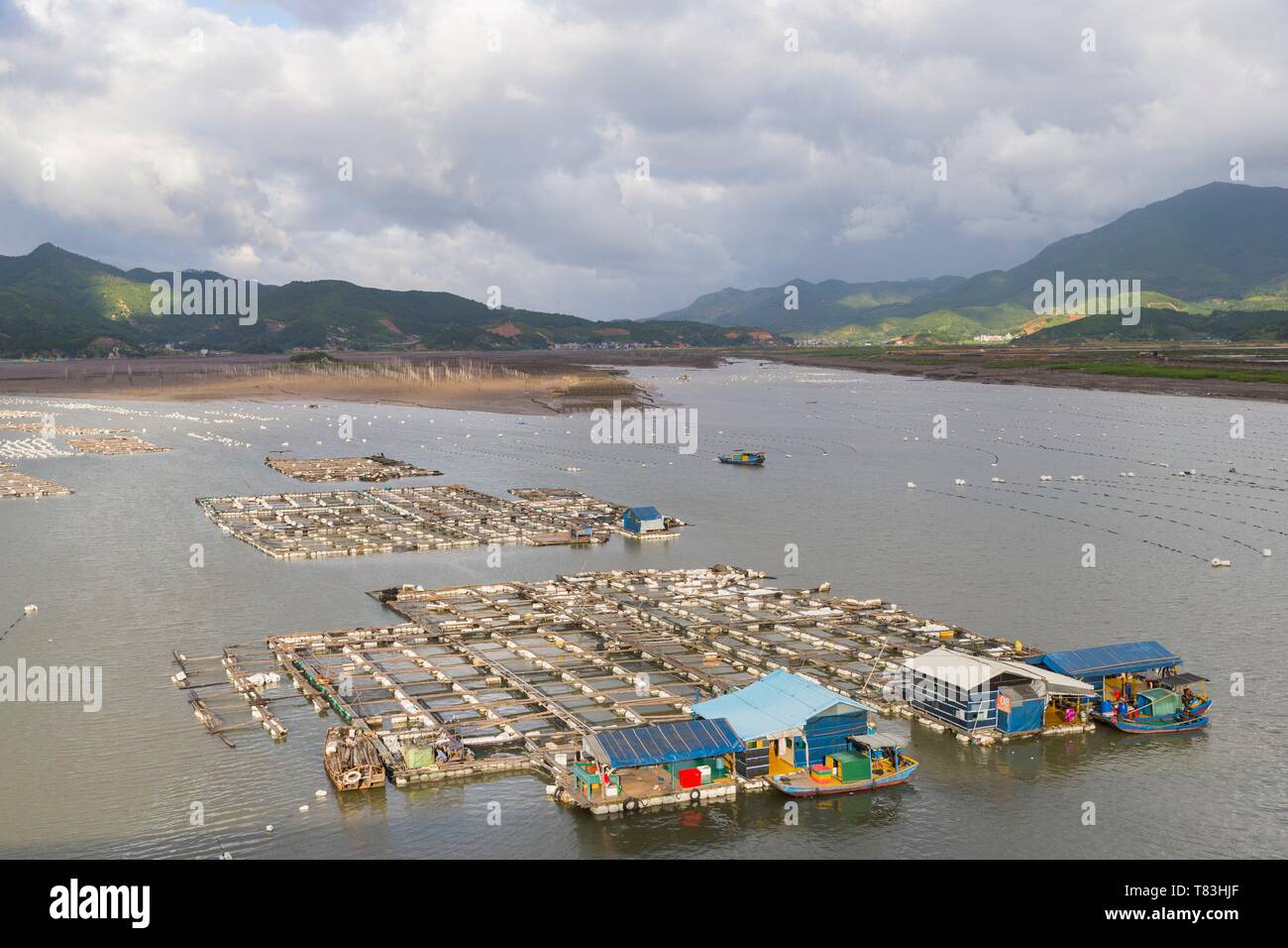 Aquaculture farm china hi-res stock photography and images - Alamy