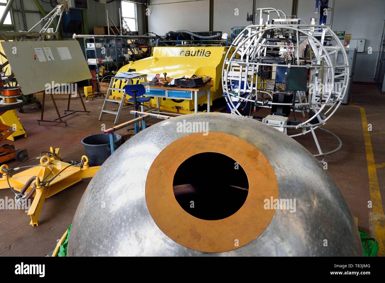 Submarine nautile hi-res stock photography and images - Alamy