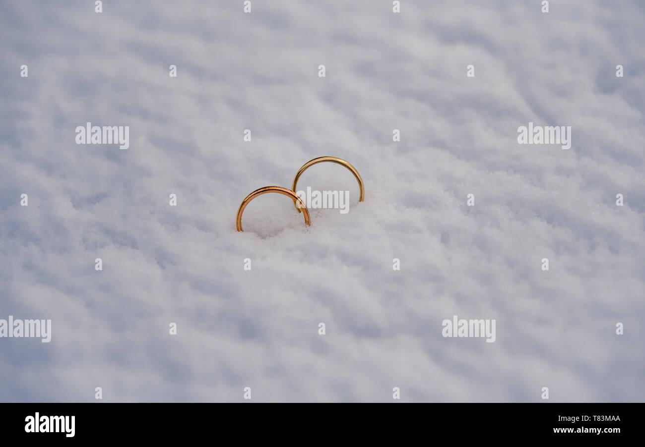 Two gold rings hi-res stock photography and images - Alamy