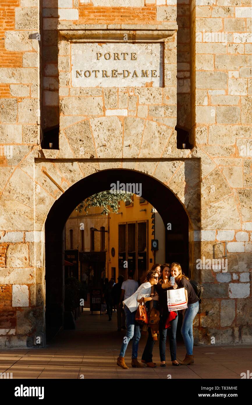 Perpignan france shopping street hi-res stock photography and images ...