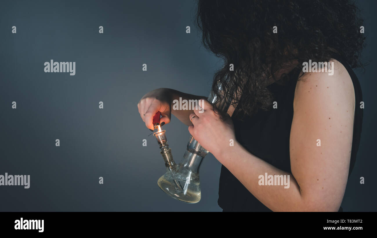 Smoking marijuana bong hi-res stock photography and images - Alamy