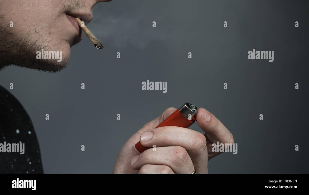 Joint closeup smoking spliff hi-res stock photography and images - Alamy