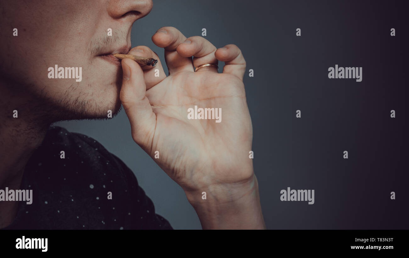 Joint closeup smoking spliff hi-res stock photography and images - Alamy