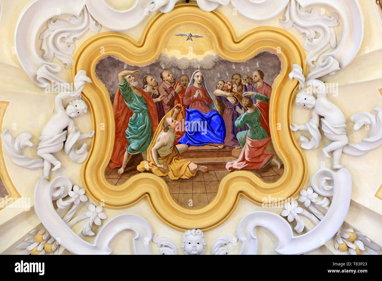 Sculpture de la vierge marie hi-res stock photography and images - Alamy