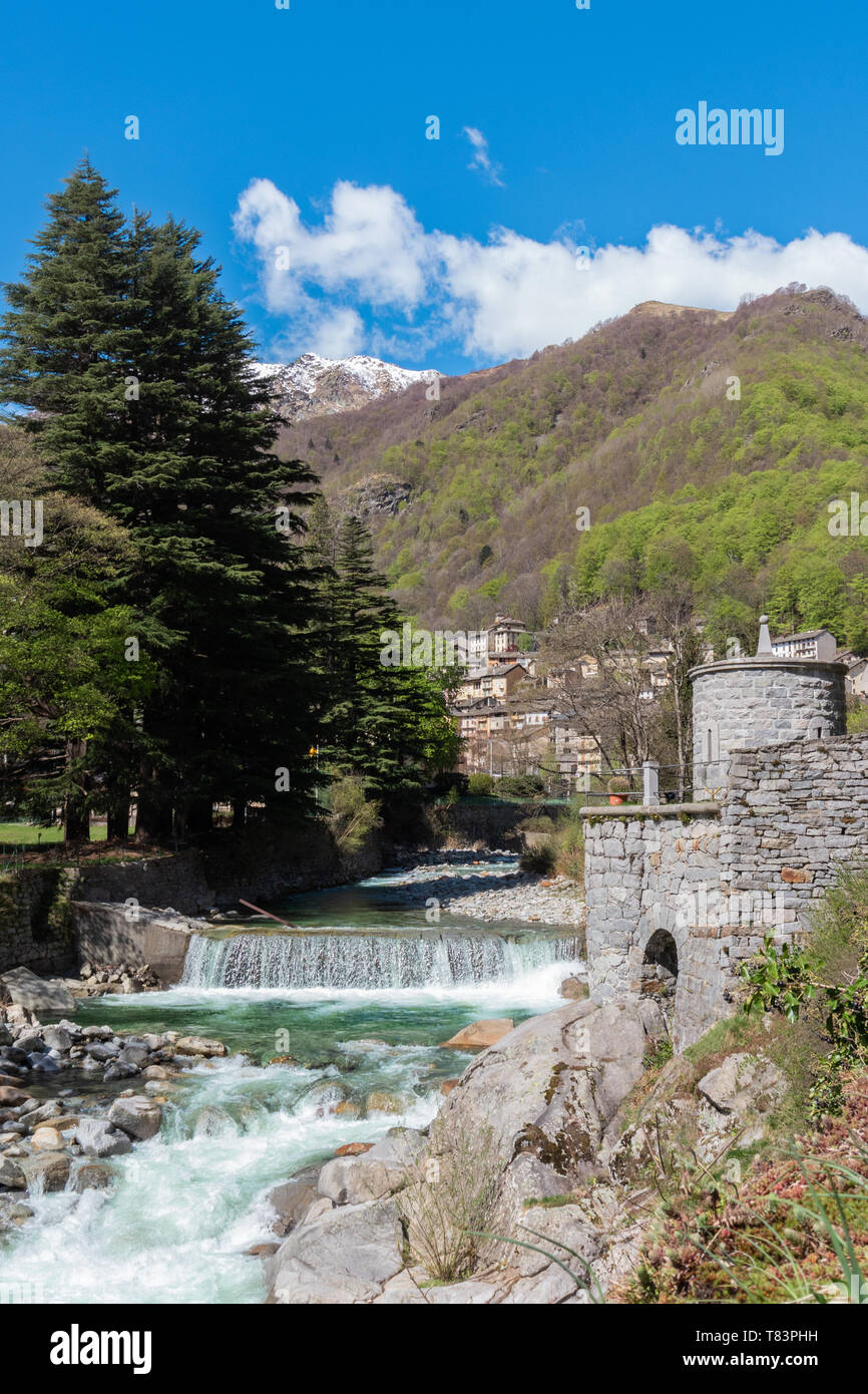 Landscape view of the peaks of the Alps mountains in Italy. Hiking in ...