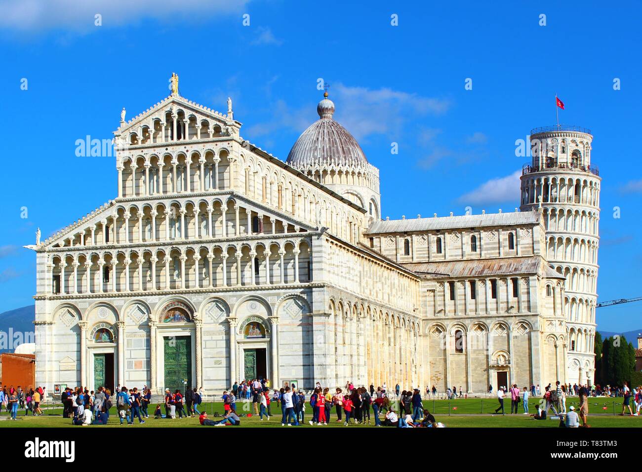 Crowd of tourists pisa hi-res stock photography and images - Alamy