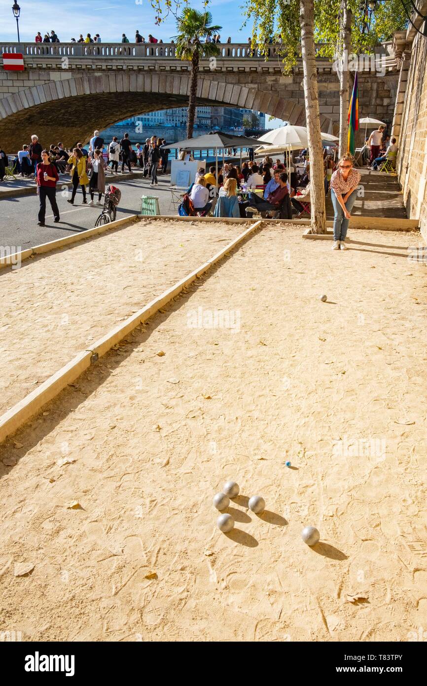 France, Paris, Parc des Rives de Seine, game of petanque Stock Photo ...
