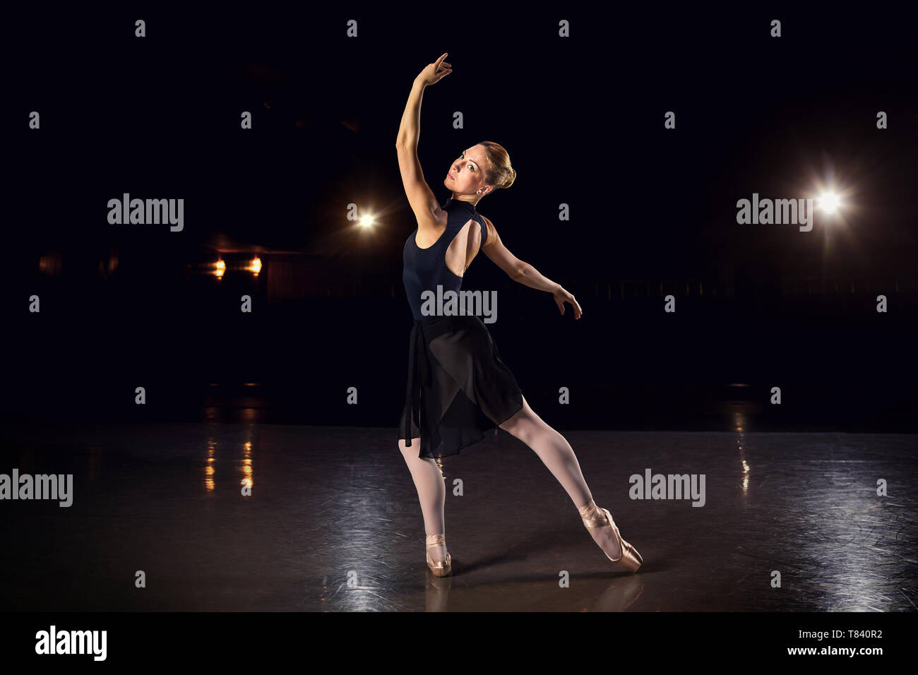Black woman dance hi-res stock photography and images - Alamy
