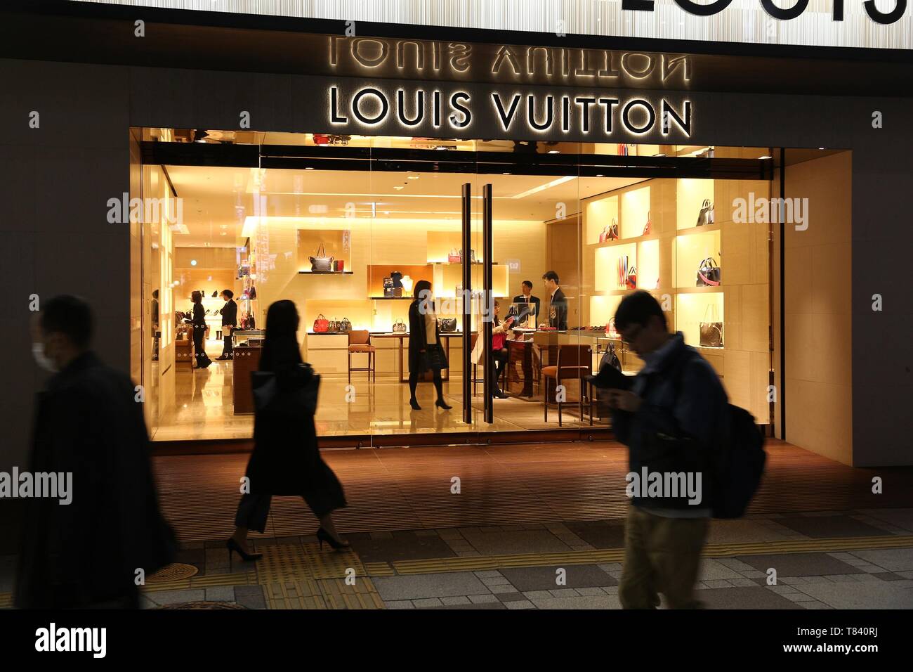 Louis vuitton tokyo store hi-res stock photography and images - Alamy