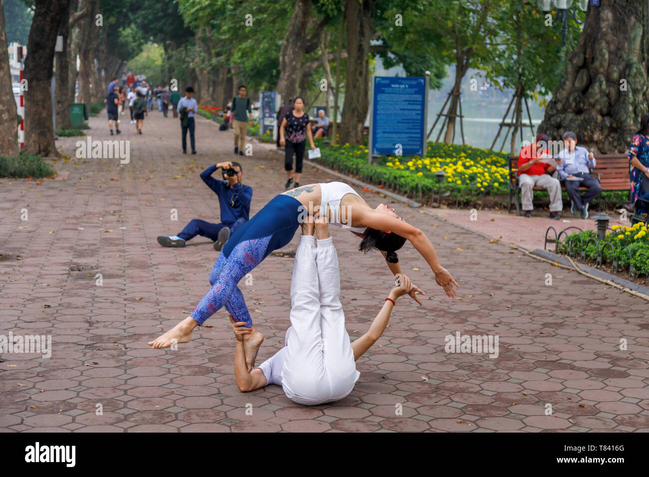 Acrobatics china historic hi-res stock photography and images - Alamy