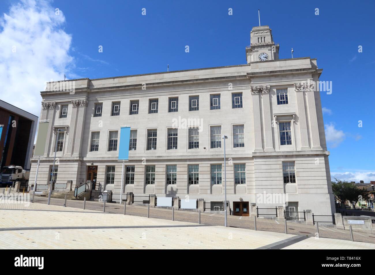Barnsley town hall in south hi-res stock photography and images - Alamy