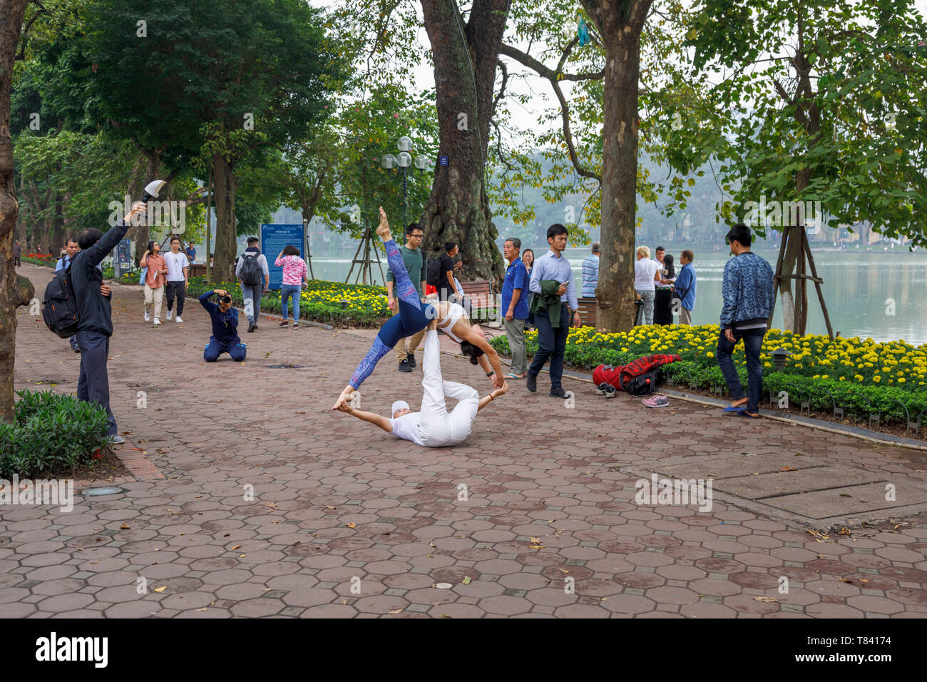 Acrobatics china historic hi-res stock photography and images - Alamy