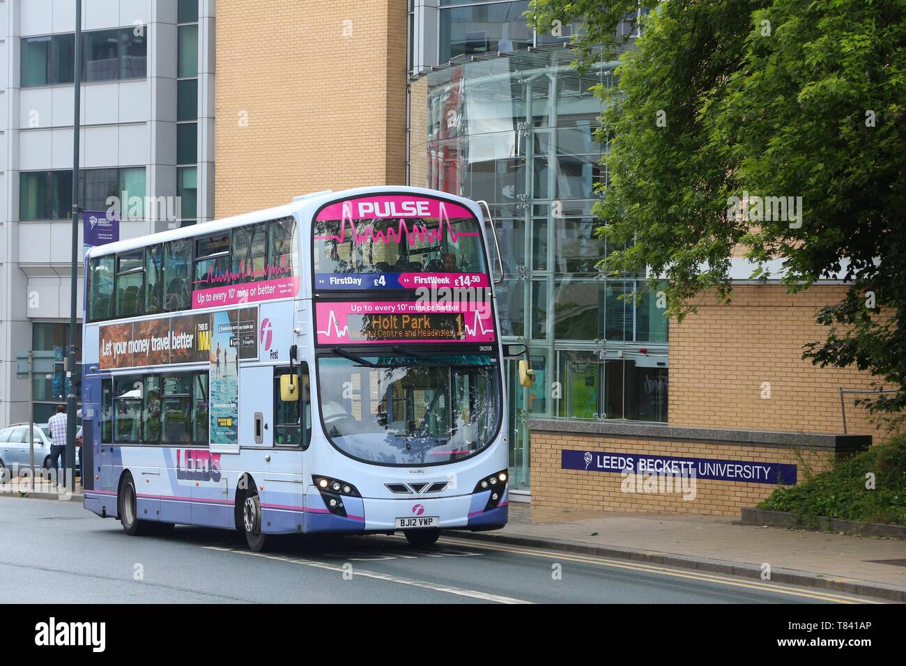 First bus leeds hi-res stock photography and images - Alamy
