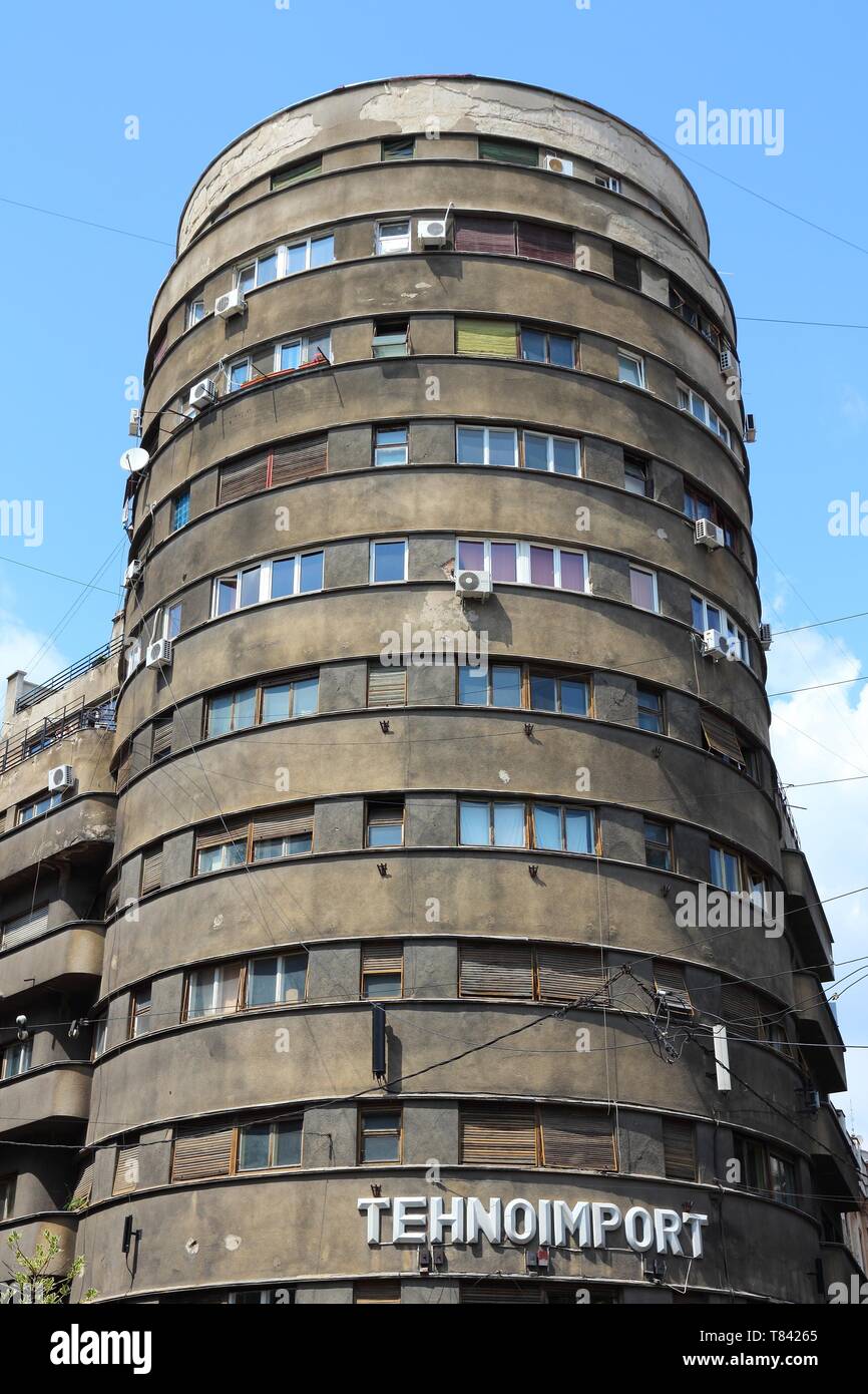 Rounded apartment building hi-res stock photography and images - Alamy
