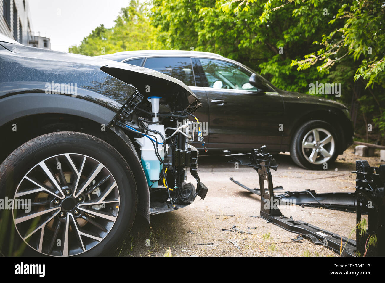 Car crash repairs hi-res stock photography and images - Alamy