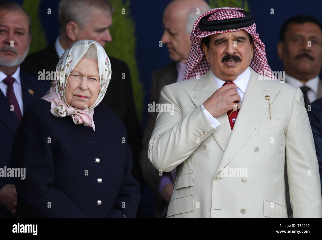 Queen Elizabeth II (left) with the King of Bahrain, Hamad bin Isa Al ...