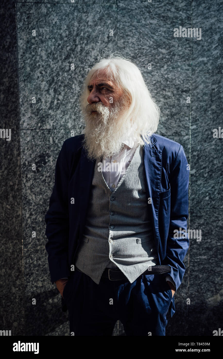 Leaning against building hi-res stock photography and images - Alamy