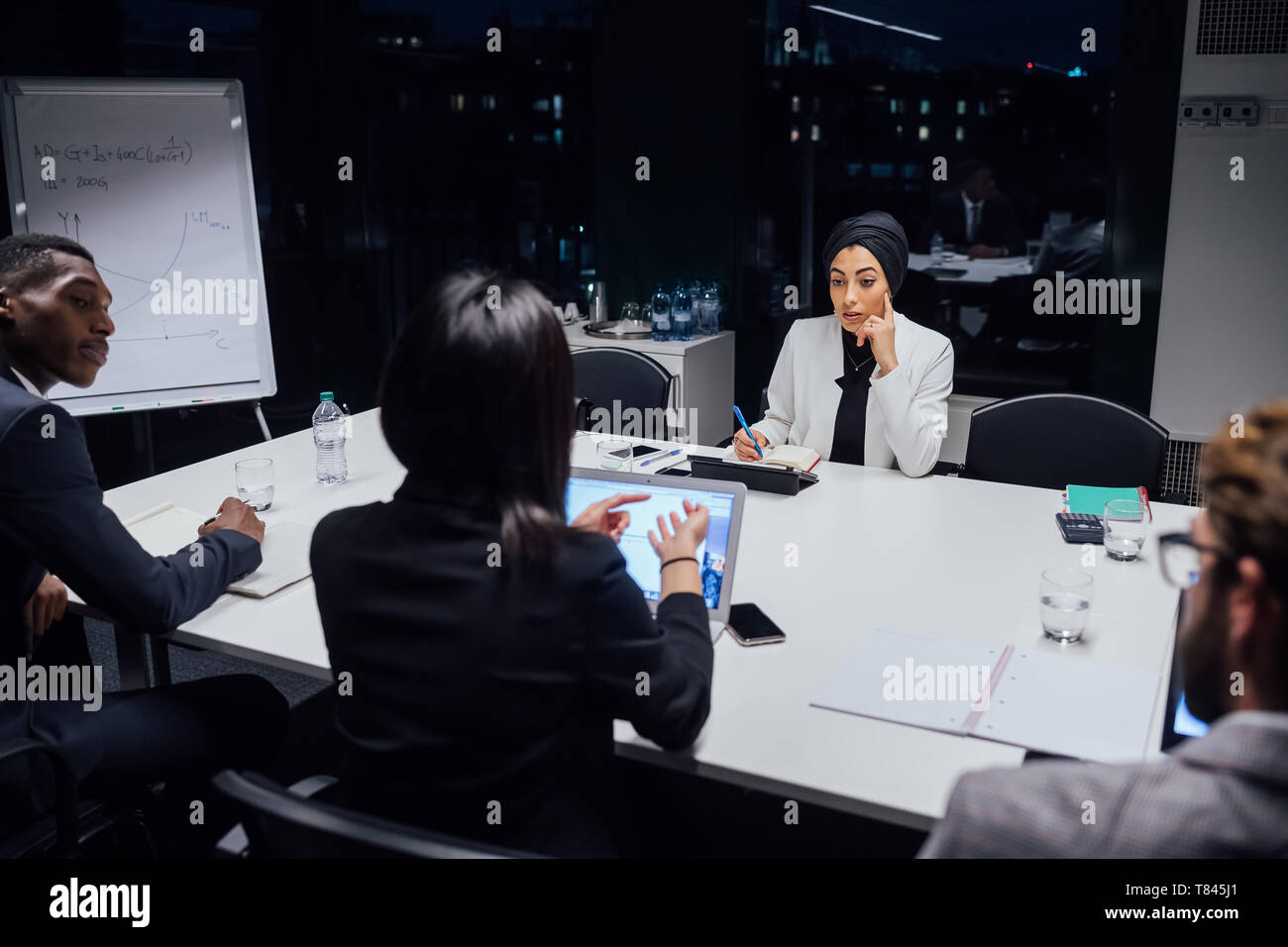 Asian african discussion table hi-res stock photography and images - Alamy