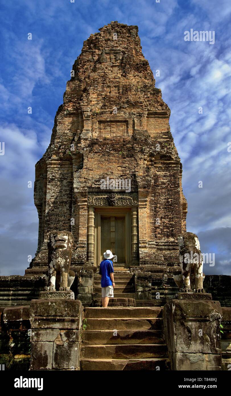 Welcome my pilgrim! Temple Pre Rup in Angkor Stock Photo - Alamy