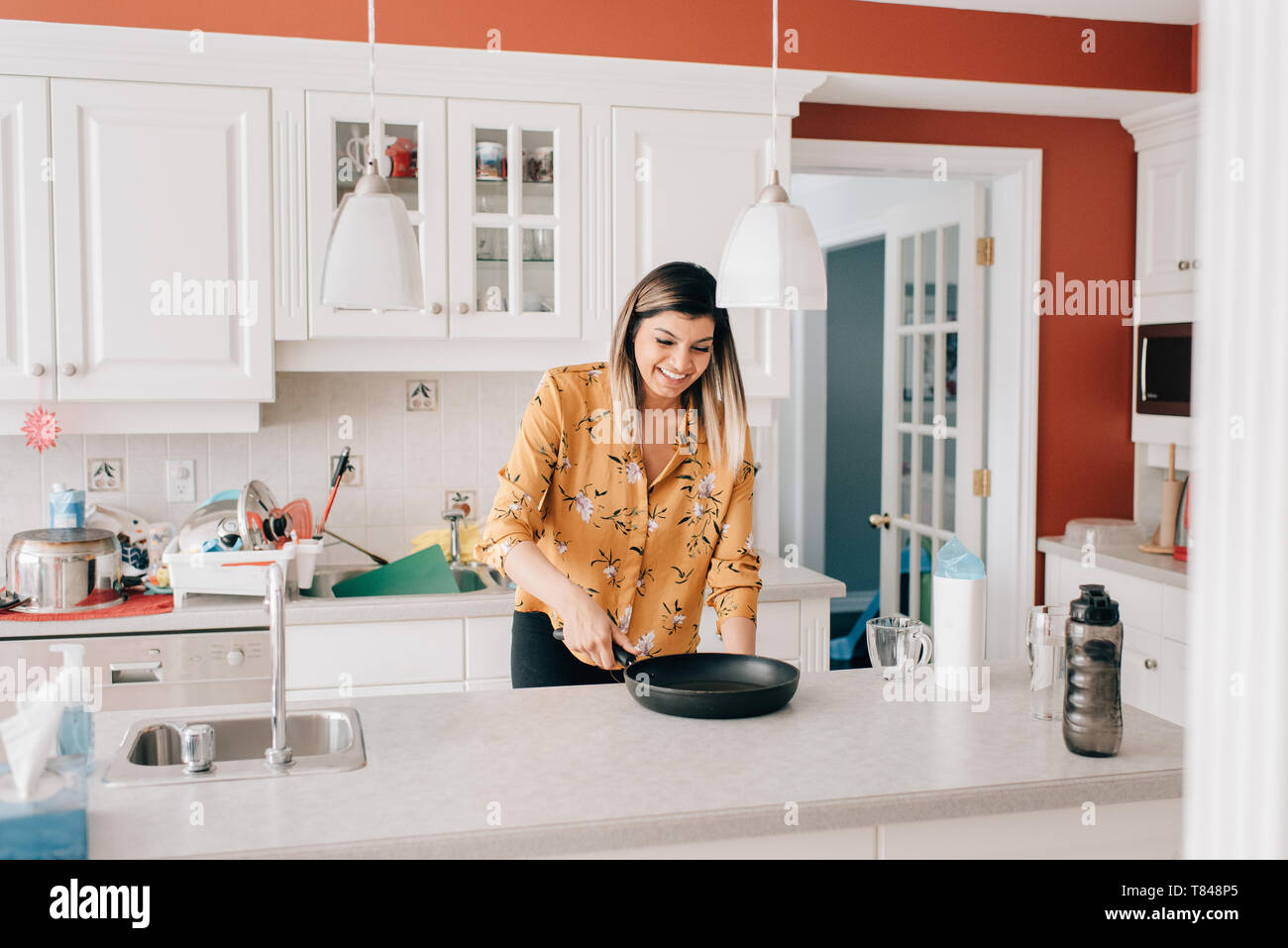 Woman frying pan hi-res stock photography and images - Alamy