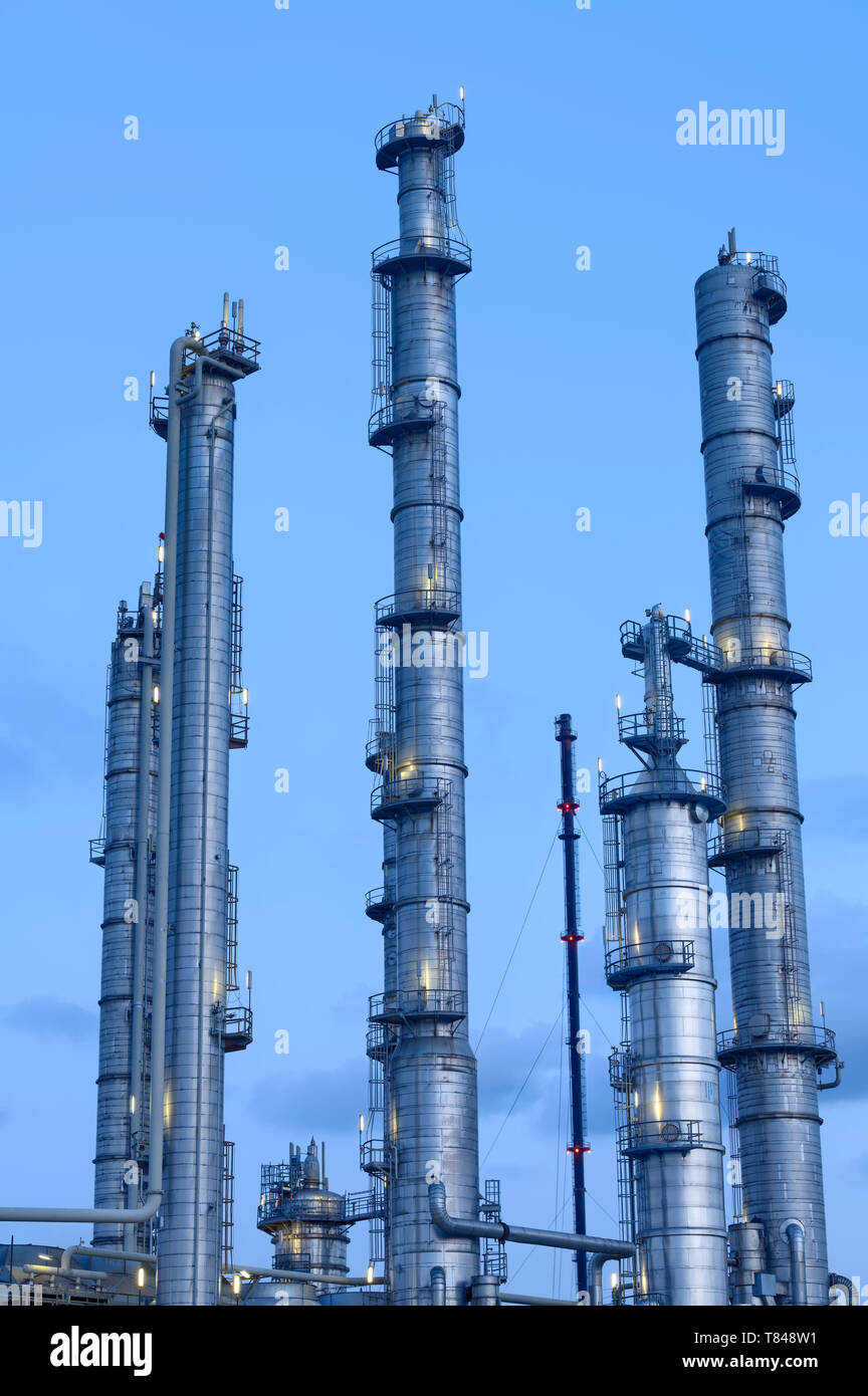 Distillation tower hi-res stock photography and images - Alamy