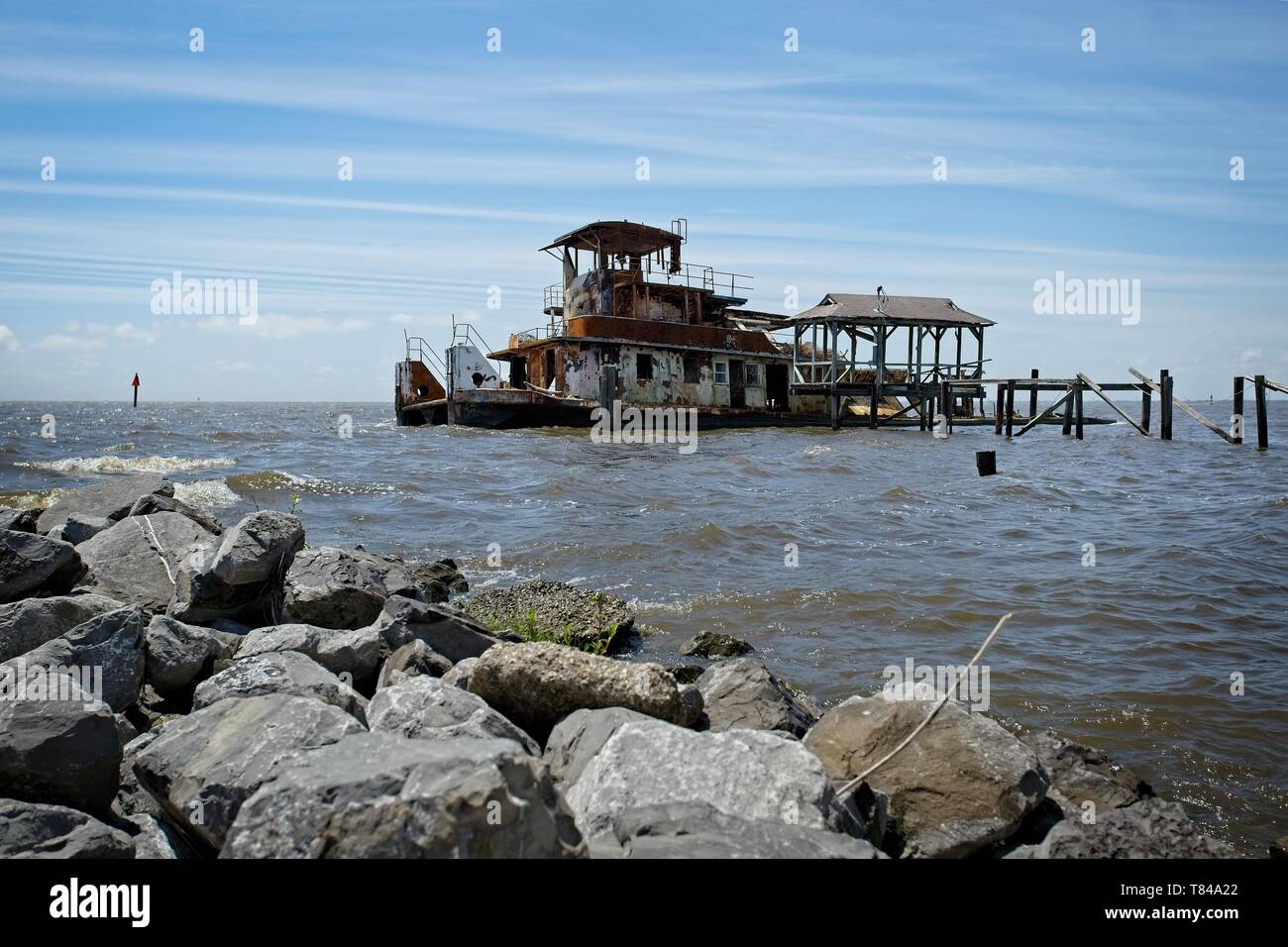 Old wooden dock hi-res stock photography and images - Alamy