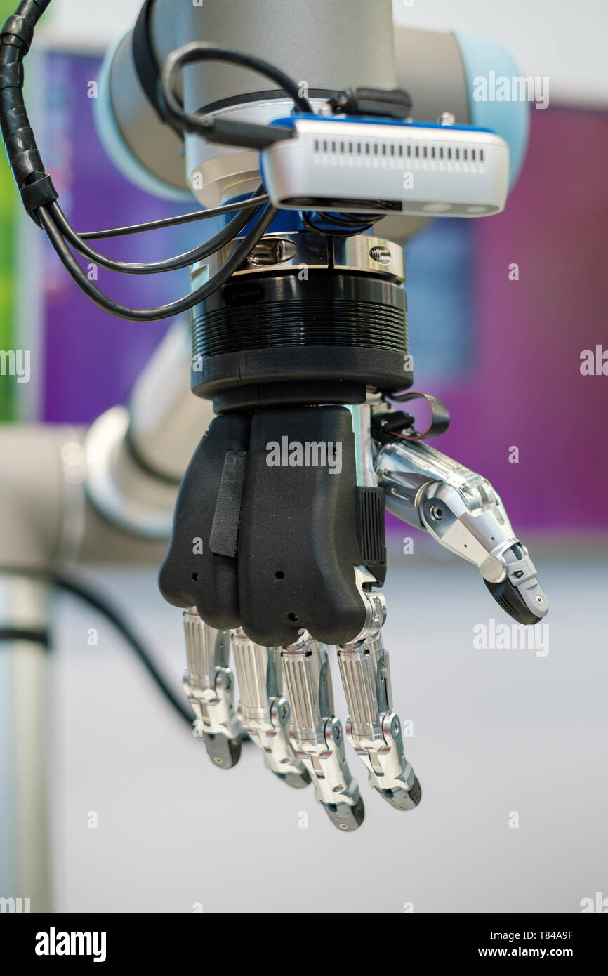 Smart robot machinery industrial automation hi-res stock photography ...